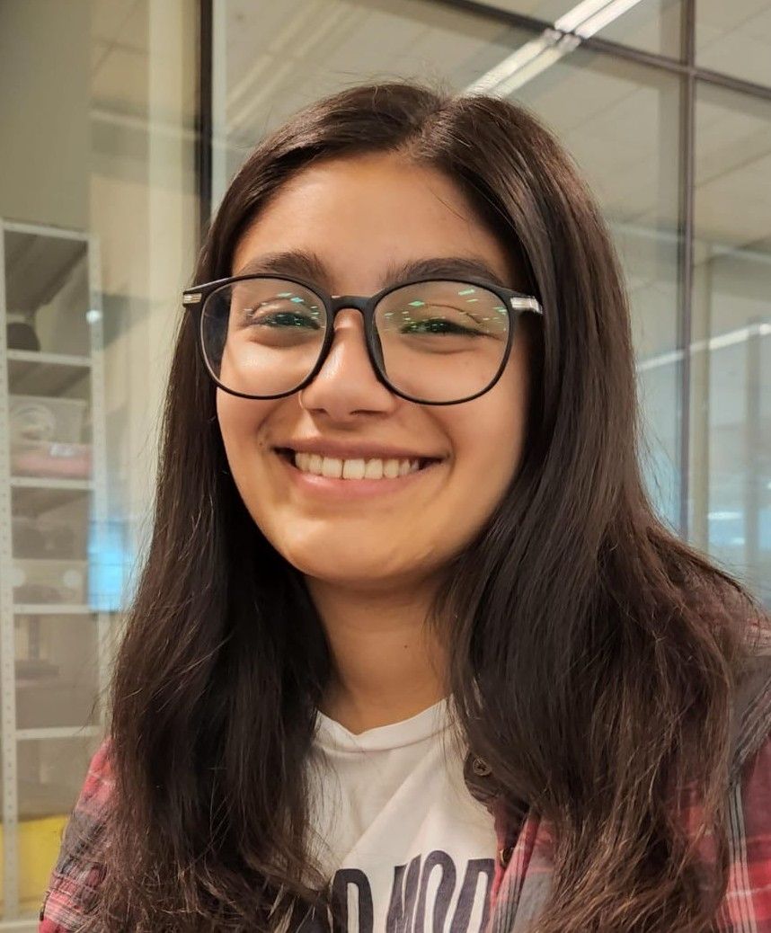 Luna Hernández: excelencia académica, vocación por enseñar y pasión por el fútbol - Departamento ...